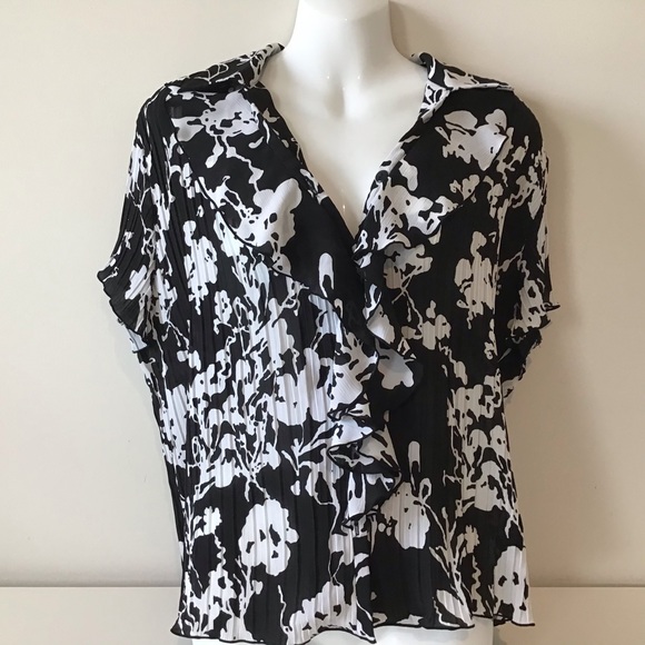 TanJay | Tops | Top 2 Black White Floral Button Front Euc Tanjay | Poshmark